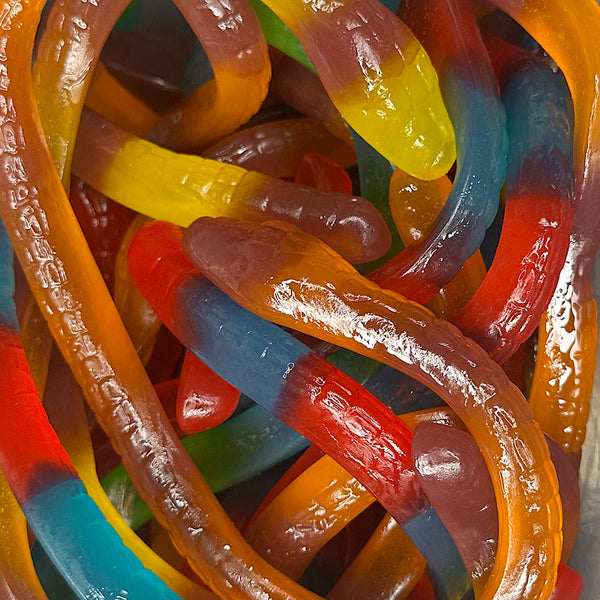 Giant Snakes – Eat Sweet Lollies