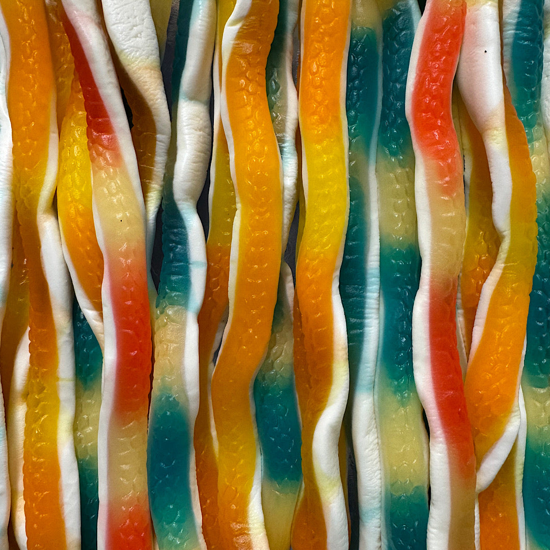 Giant Snakes – Eat Sweet Lollies